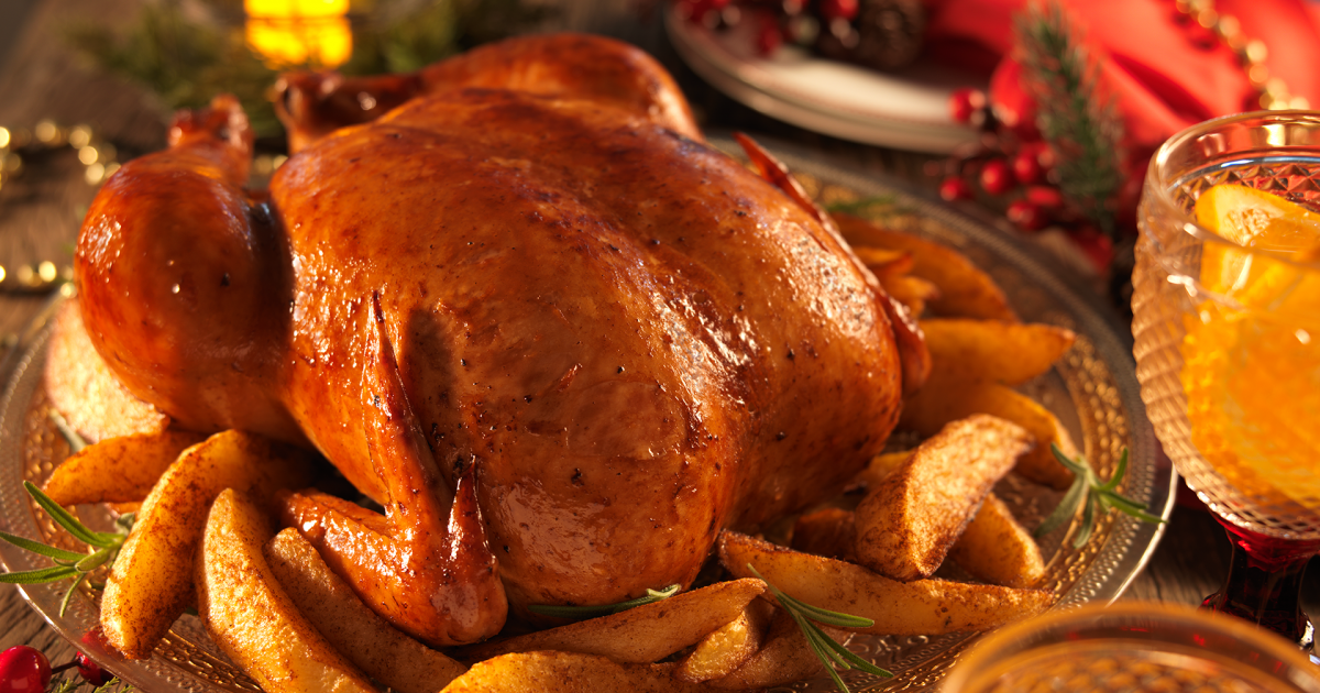 Chester assado acompanhado de batatas rústicas com páprica defumada ...